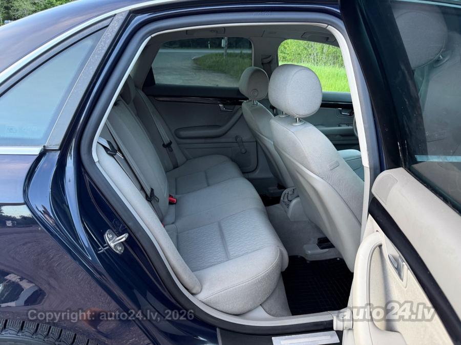 Zils Audi A4 2005 Tallina, ar dzinēja tilpumu 1.60 L un nobraukumu 245 tūkst. km par 2290 €, foto 16 vietnē AUTOMOTO.COM.LV