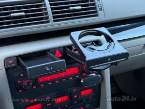Zils Audi A4 2005 Tallina, ar dzinēja tilpumu 1.60 L un nobraukumu 245 tūkst. km par 2290 €, foto 23 vietnē AUTOMOTO.COM.LV