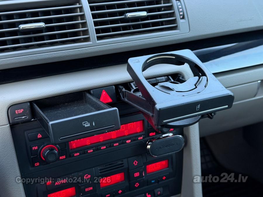 Zils Audi A4 2005 Tallina, ar dzinēja tilpumu 1.60 L un nobraukumu 245 tūkst. km par 2290 €, foto 23 vietnē AUTOMOTO.COM.LV