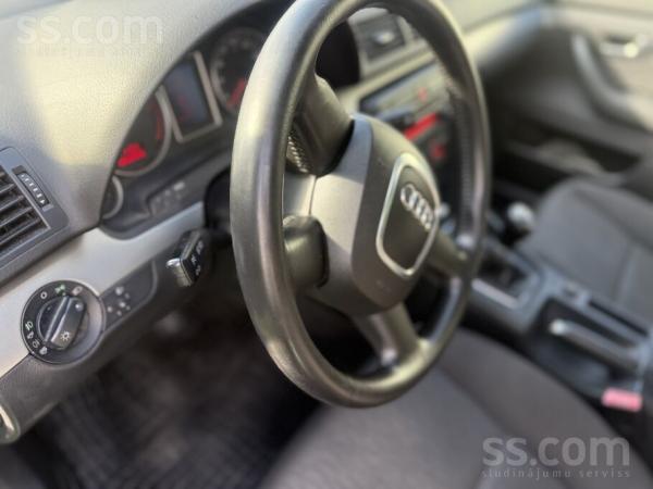Zils Audi A4 2005 Rīga, ar dzinēja tilpumu 2.00 L un nobraukumu 254 tūkst. km par 3280 €, foto 7 vietnē AUTOMOTO.COM.LV