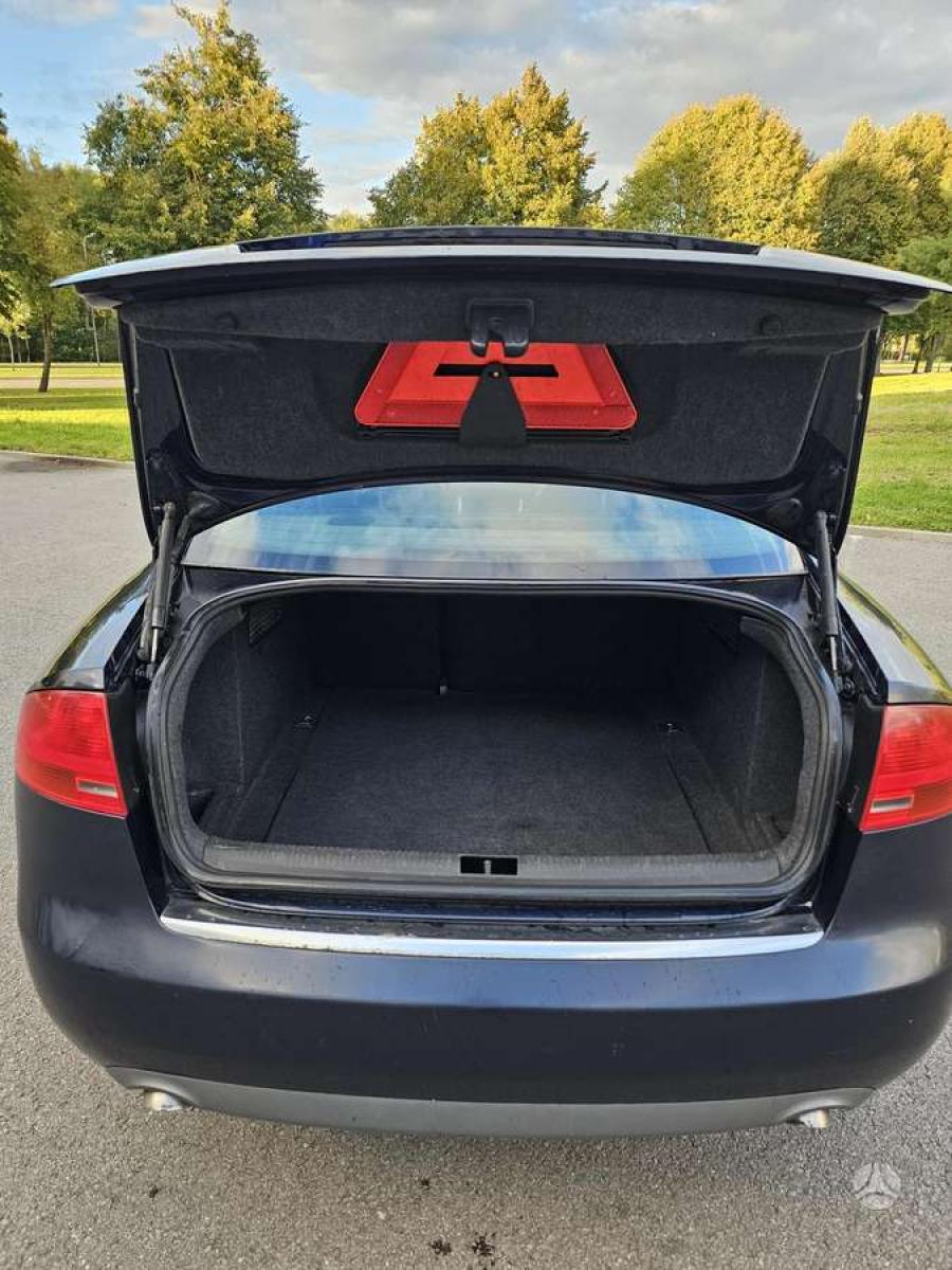 Zils Audi A4 2005 Kauņa, ar dzinēja tilpumu 2.50 L un nobraukumu 365 tūkst. km par 2400 €, foto 8 vietnē AUTOMOTO.COM.LV