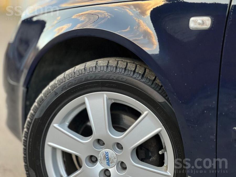 Blue Audi A4 2006 in Riga, with an engine capacity of 1.60 L and mileage of 290 thousand km for 2900 €, photo 15 on AUTOMOTO.COM.LV