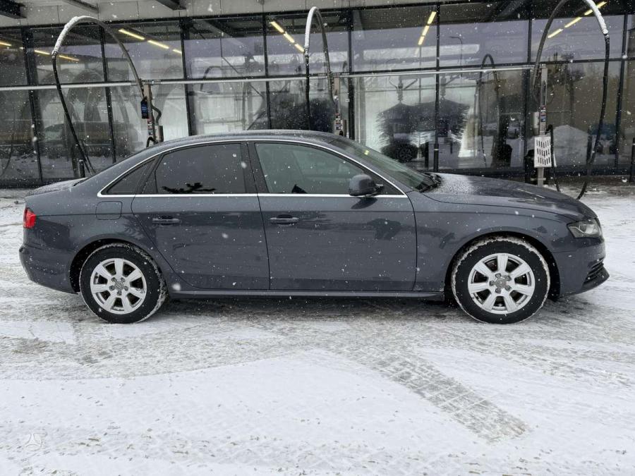 Blue Audi A4 2008 in Vilnius, with an engine capacity of 1.97 L and mileage of 308 thousand km for 3350 €, photo 9 on AUTOMOTO.COM.LV