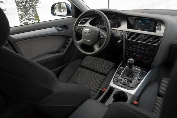 Blue Audi A4 2008 in Jelgava, with an engine capacity of 2.00 L and mileage of 374 thousand km for 4900 €, photo 7 on AUTOMOTO.COM.LV