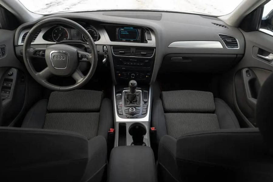 Zils Audi A4 2008 Jelgava, ar dzinēja tilpumu 2.00 L un nobraukumu 374 tūkst. km par 4900 €, foto 9 vietnē AUTOMOTO.COM.LV
