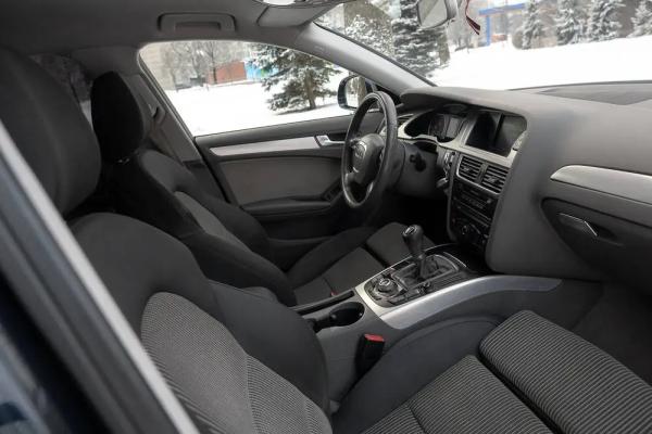 Blue Audi A4 2008 in Jelgava, with an engine capacity of 2.00 L and mileage of 374 thousand km for 4900 €, photo 10 on AUTOMOTO.COM.LV