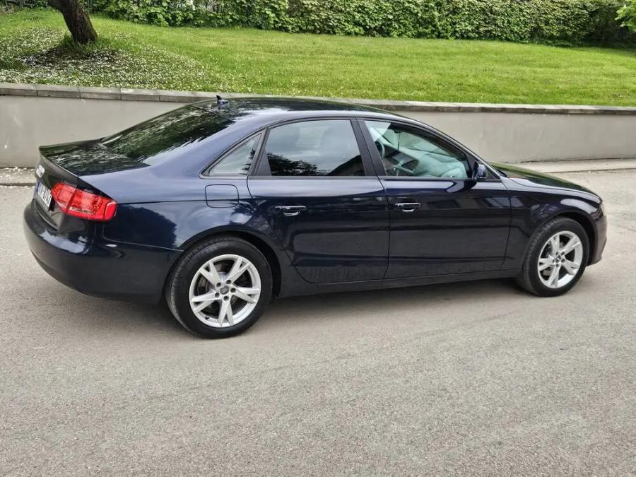 Zils Audi A4 2010 Jēkabpils, ar dzinēja tilpumu 2.00 L un nobraukumu 292 tūkst. km par 4990 €, foto 8 vietnē AUTOMOTO.COM.LV