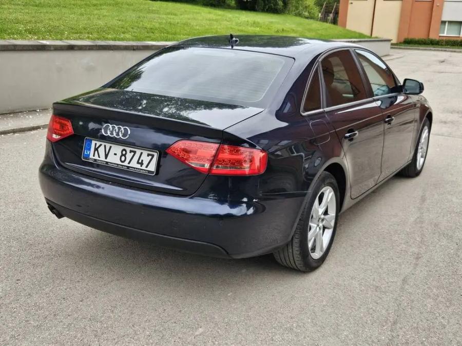 Zils Audi A4 2010 Jēkabpils, ar dzinēja tilpumu 2.00 L un nobraukumu 292 tūkst. km par 4990 €, foto 9 vietnē AUTOMOTO.COM.LV