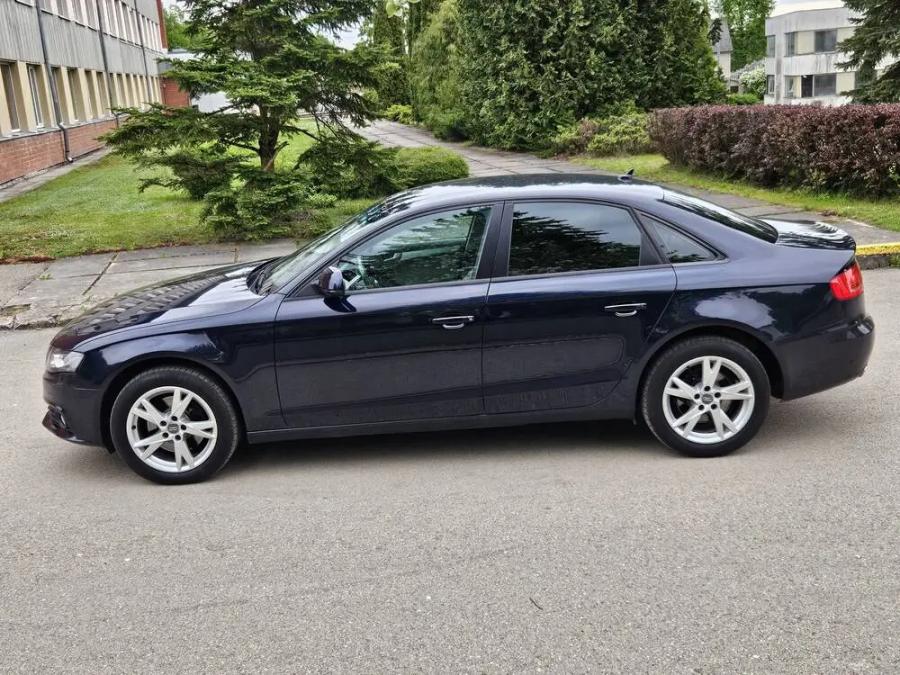 Zils Audi A4 2010 Jēkabpils, ar dzinēja tilpumu 2.00 L un nobraukumu 292 tūkst. km par 4990 €, foto 13 vietnē AUTOMOTO.COM.LV