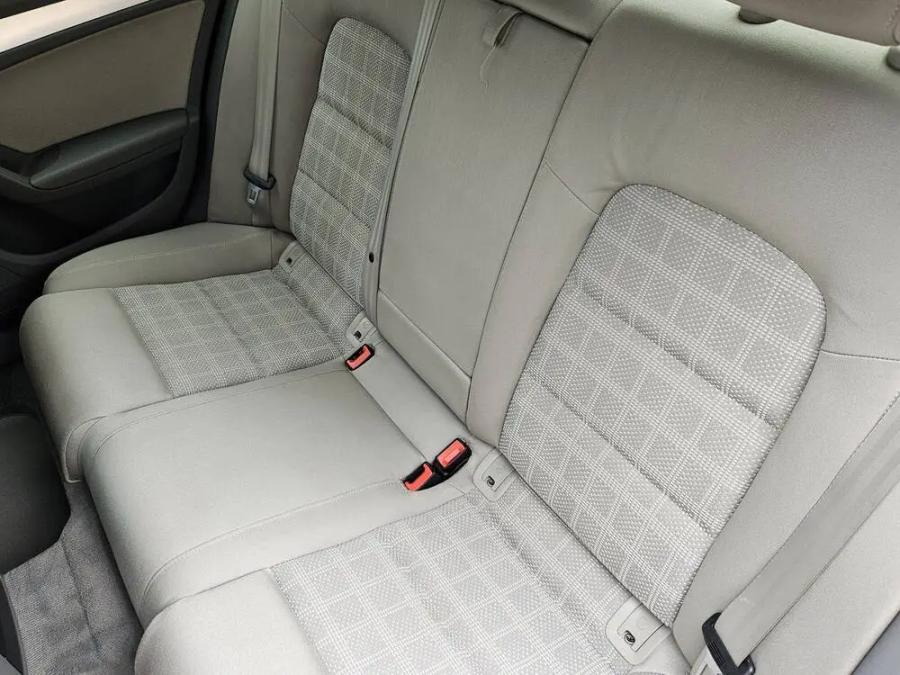 Zils Audi A4 2010 Jēkabpils, ar dzinēja tilpumu 2.00 L un nobraukumu 292 tūkst. km par 4990 €, foto 17 vietnē AUTOMOTO.COM.LV