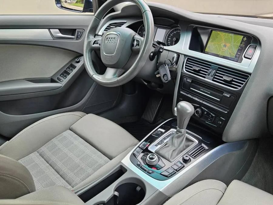 Zils Audi A4 2010 Jēkabpils, ar dzinēja tilpumu 2.00 L un nobraukumu 292 tūkst. km par 4990 €, foto 22 vietnē AUTOMOTO.COM.LV