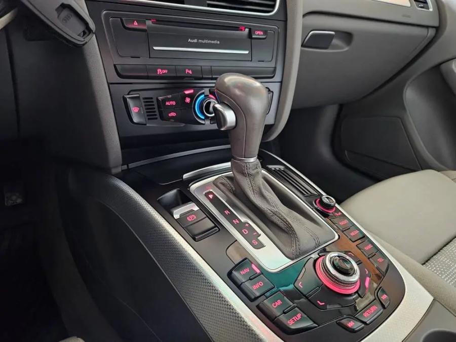Zils Audi A4 2010 Jēkabpils, ar dzinēja tilpumu 2.00 L un nobraukumu 292 tūkst. km par 4990 €, foto 28 vietnē AUTOMOTO.COM.LV