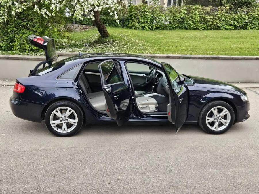 Zils Audi A4 2010 Jēkabpils, ar dzinēja tilpumu 2.00 L un nobraukumu 292 tūkst. km par 4990 €, foto 29 vietnē AUTOMOTO.COM.LV