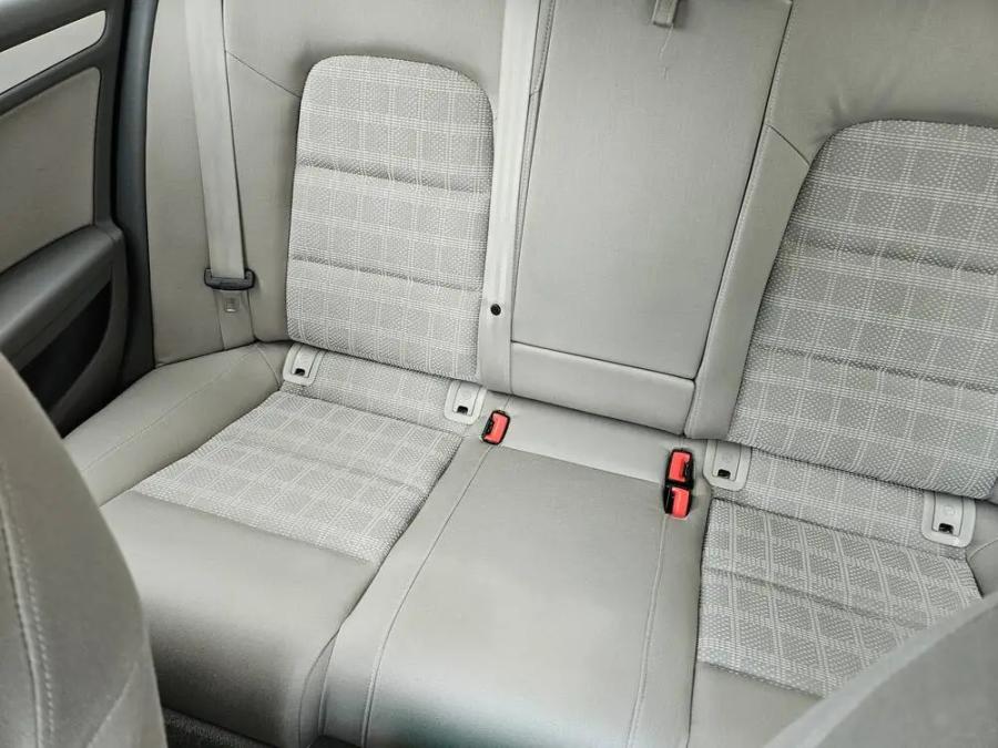 Zils Audi A4 2010 Jēkabpils, ar dzinēja tilpumu 2.00 L un nobraukumu 292 tūkst. km par 4990 €, foto 31 vietnē AUTOMOTO.COM.LV