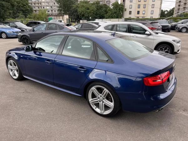 Blue Audi A4 2012 in Riga, with an engine capacity of 2.00 L and mileage of 257 thousand km for 10750 €, photo 6 on AUTOMOTO.COM.LV