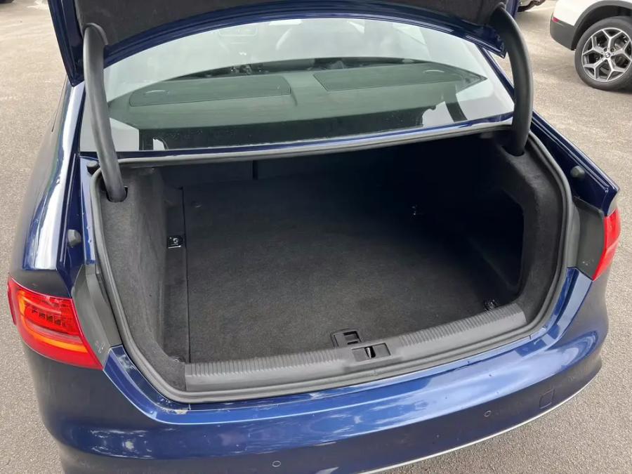Blue Audi A4 2012 in Riga, with an engine capacity of 2.00 L and mileage of 257 thousand km for 10750 €, photo 8 on AUTOMOTO.COM.LV