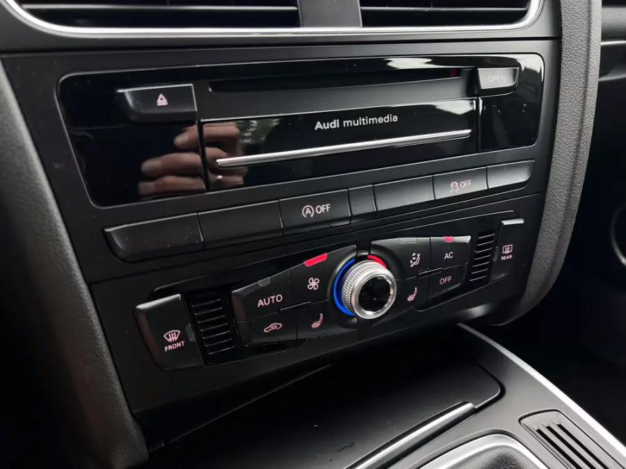 Blue Audi A4 2012 in Riga, with an engine capacity of 2.00 L and mileage of 257 thousand km for 10750 €, photo 18 on AUTOMOTO.COM.LV