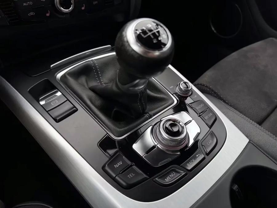 Blue Audi A4 2012 in Riga, with an engine capacity of 2.00 L and mileage of 257 thousand km for 10750 €, photo 19 on AUTOMOTO.COM.LV