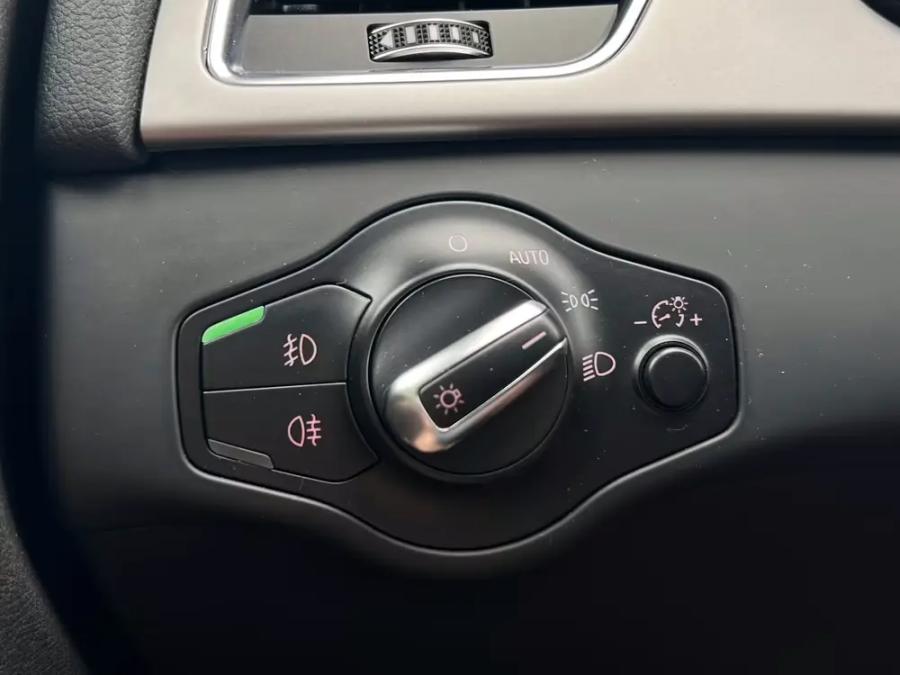 Blue Audi A4 2012 in Riga, with an engine capacity of 2.00 L and mileage of 257 thousand km for 10750 €, photo 24 on AUTOMOTO.COM.LV