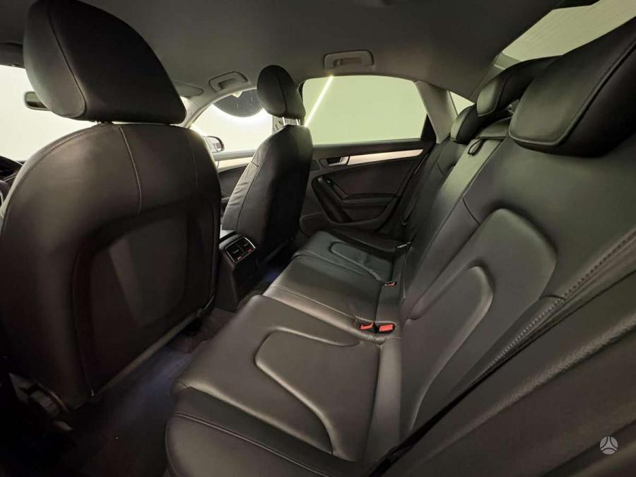 Zils Audi A4 2012 Marijampole, ar dzinēja tilpumu 2.97 L un nobraukumu 367 tūkst. km par 7450 €, foto 20 vietnē AUTOMOTO.COM.LV