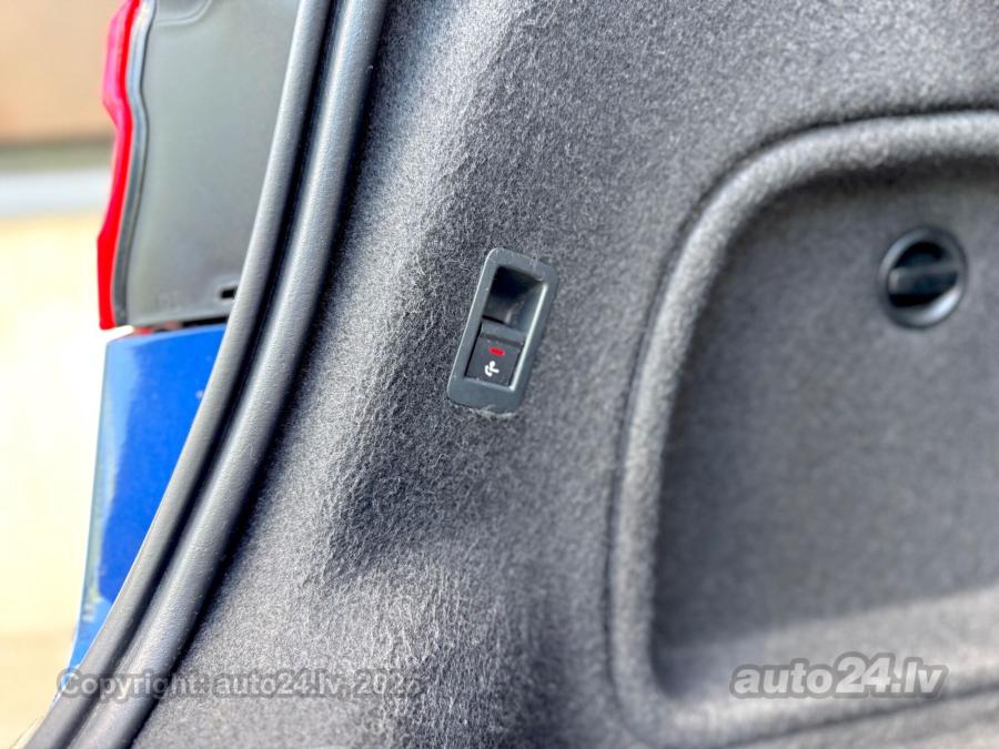Blue Audi A4 2016 in Tallinn, with an engine capacity of 2.00 L and mileage of 223 thousand km for 15500 €, photo 19 on AUTOMOTO.COM.LV
