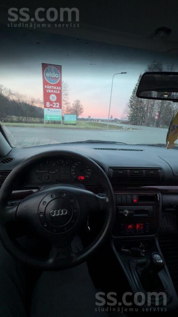 Zils Audi A4 1996 Tukums, ar dzinēja tilpumu 1.90 L un nobraukumu 514 tūkst. km par 1350 €, foto 5 vietnē AUTOMOTO.COM.LV