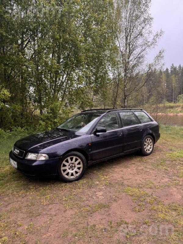 Zils Audi A4 1996 Cēsis, ar dzinēja tilpumu 1.80 L un nobraukumu 455 tūkst. km par 890 €, foto 1 vietnē AUTOMOTO.COM.LV