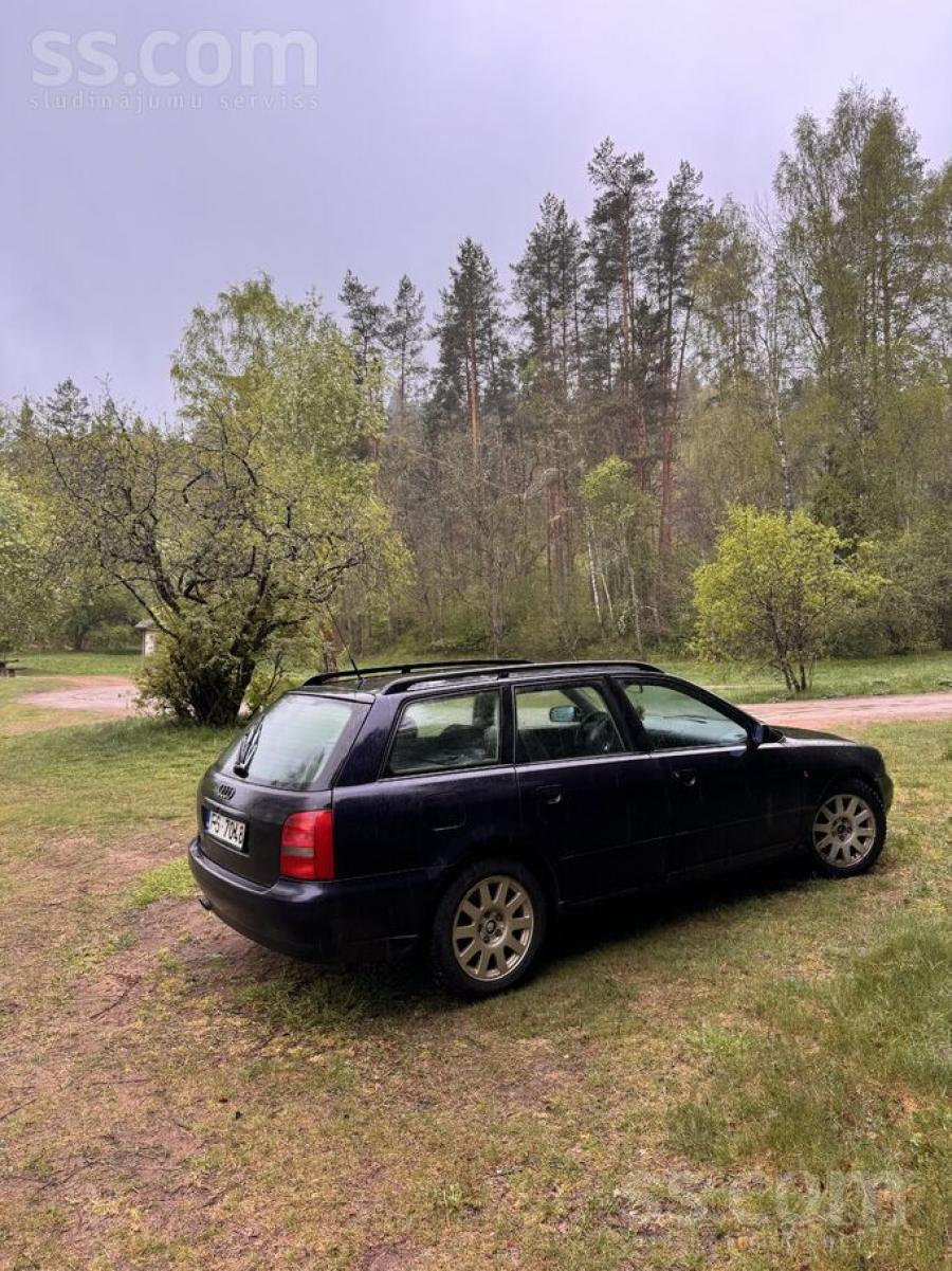 Blue Audi A4 1996 in Cesis, with an engine capacity of 1.80 L and mileage of 455 thousand km for 890 €, photo 4 on AUTOMOTO.COM.LV