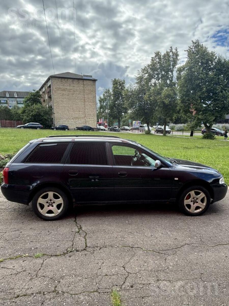 Zils Audi A4 1996 Tukums, ar dzinēja tilpumu 1.90 L un nobraukumu 457 tūkst. km par 950 €, foto 6 vietnē AUTOMOTO.COM.LV