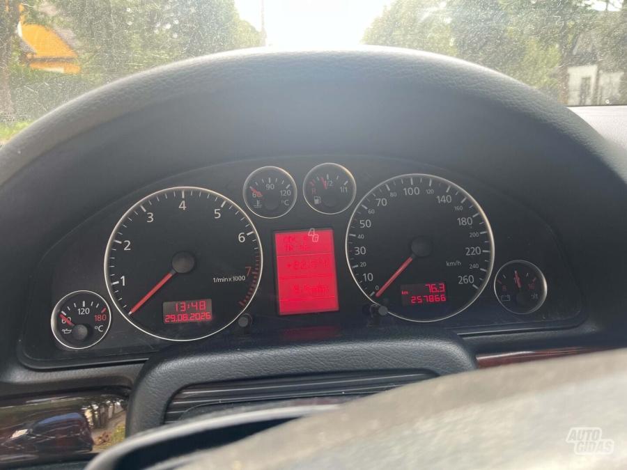 Zils Audi A4 1996 Panevēža, ar dzinēja tilpumu 1.80 L un nobraukumu 258 tūkst. km par 850 €, foto 12 vietnē AUTOMOTO.COM.LV