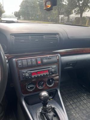 Zils Audi A4 1996 Panevēža, ar dzinēja tilpumu 1.80 L un nobraukumu 258 tūkst. km par 850 €, foto 14 vietnē AUTOMOTO.COM.LV