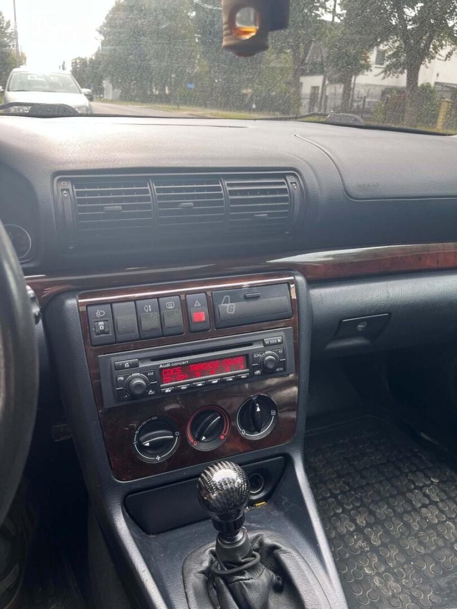 Zils Audi A4 1996 Panevēža, ar dzinēja tilpumu 1.80 L un nobraukumu 258 tūkst. km par 850 €, foto 14 vietnē AUTOMOTO.COM.LV