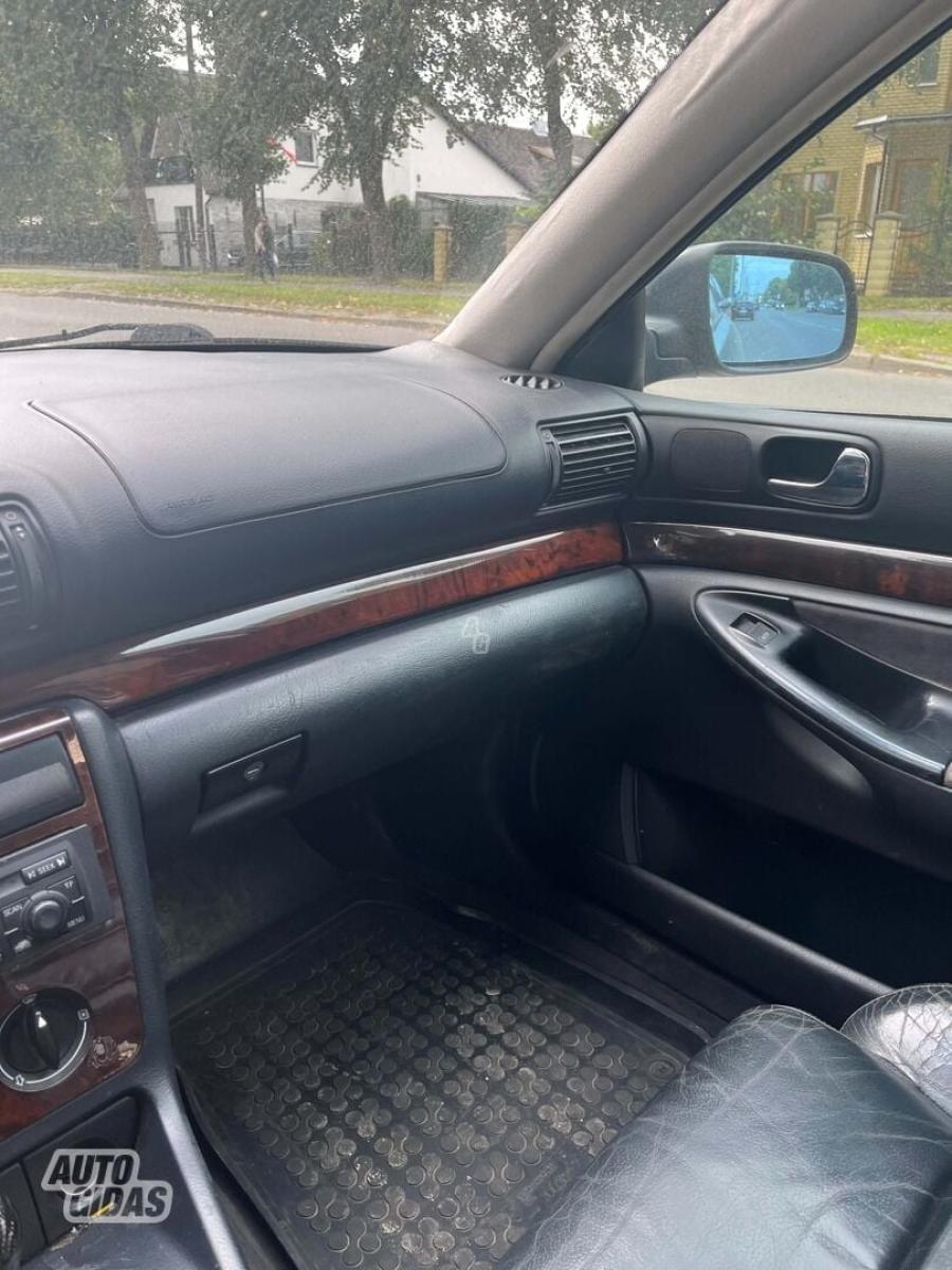 Zils Audi A4 1996 Panevēža, ar dzinēja tilpumu 1.80 L un nobraukumu 258 tūkst. km par 850 €, foto 15 vietnē AUTOMOTO.COM.LV