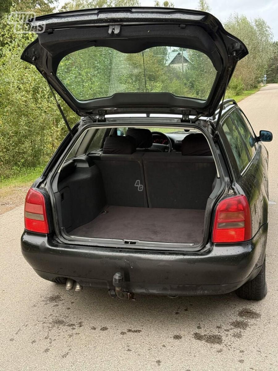 Zils Audi A4 1996 Vievis, ar dzinēja tilpumu 1.90 L un nobraukumu 480 tūkst. km par 900 €, foto 15 vietnē AUTOMOTO.COM.LV