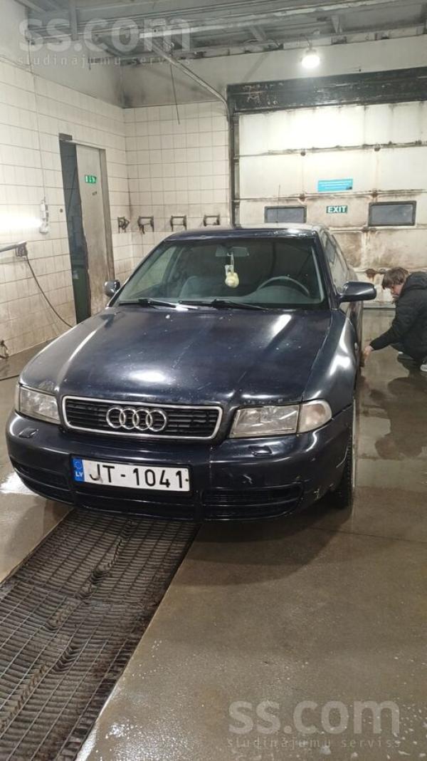 Zils Audi A4 1998 Rīga, ar dzinēja tilpumu 1.90 L un nobraukumu 413 tūkst. km par 1150 €, foto 1 vietnē AUTOMOTO.COM.LV