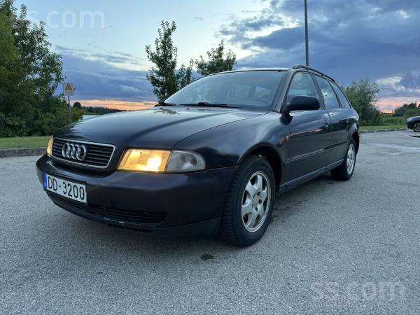 Zils Audi A4 1998 Rīga, ar dzinēja tilpumu 1.80 L un nobraukumu 467 tūkst. km par 1200 €, foto 1 vietnē AUTOMOTO.COM.LV