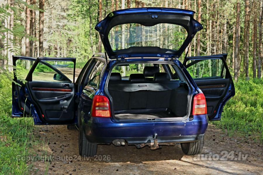 Синий Ауди А4 1999 в Сауэ, объемом двигателя 1.90 л и пробегом 416 тыс. км за 1200 €, фото 4 на AUTOMOTO.COM.LV