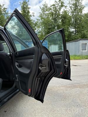 Zils Audi A4 1999 Rīga, ar dzinēja tilpumu 1.90 L un nobraukumu 353 tūkst. km par 2450 €, foto 12 vietnē AUTOMOTO.COM.LV