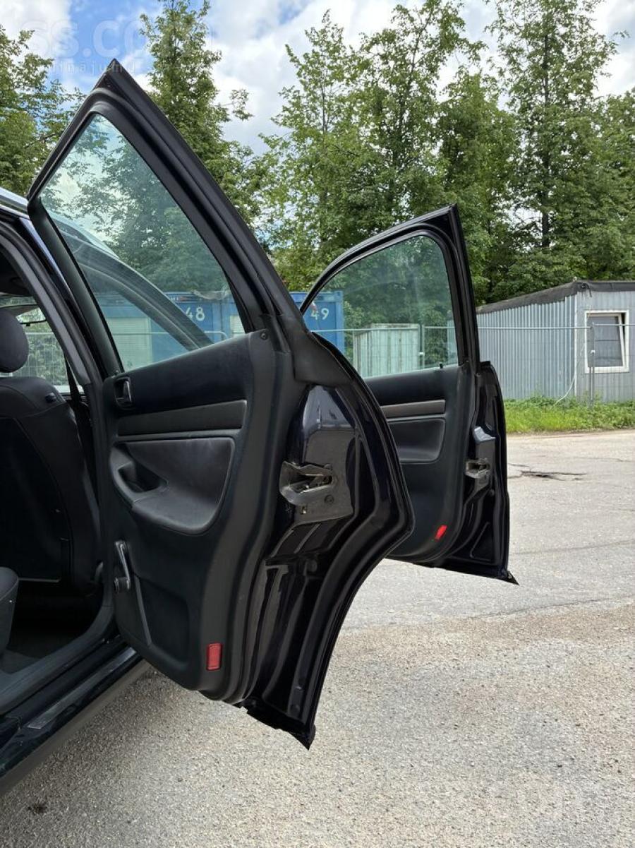 Zils Audi A4 1999 Rīga, ar dzinēja tilpumu 1.90 L un nobraukumu 353 tūkst. km par 2450 €, foto 12 vietnē AUTOMOTO.COM.LV