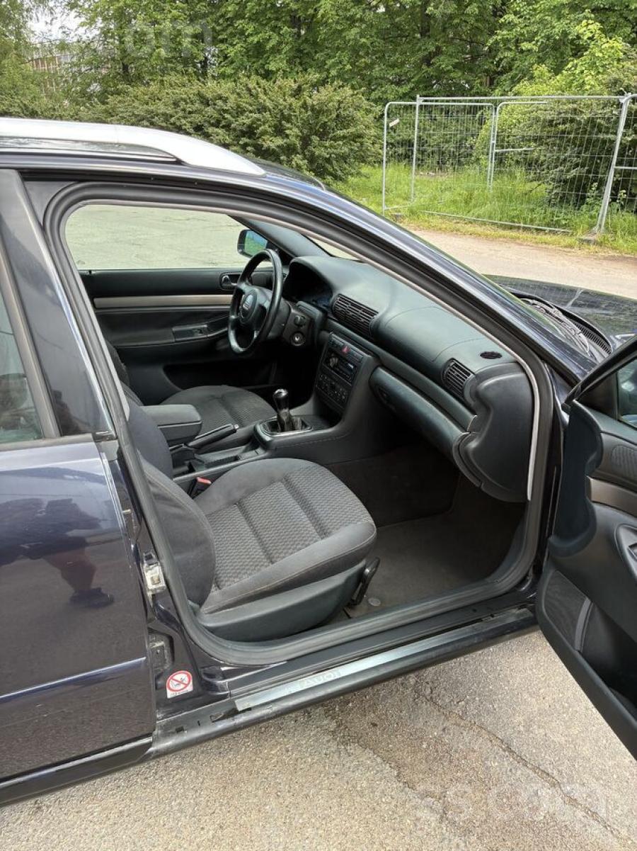 Zils Audi A4 1999 Rīga, ar dzinēja tilpumu 1.90 L un nobraukumu 353 tūkst. km par 2450 €, foto 16 vietnē AUTOMOTO.COM.LV