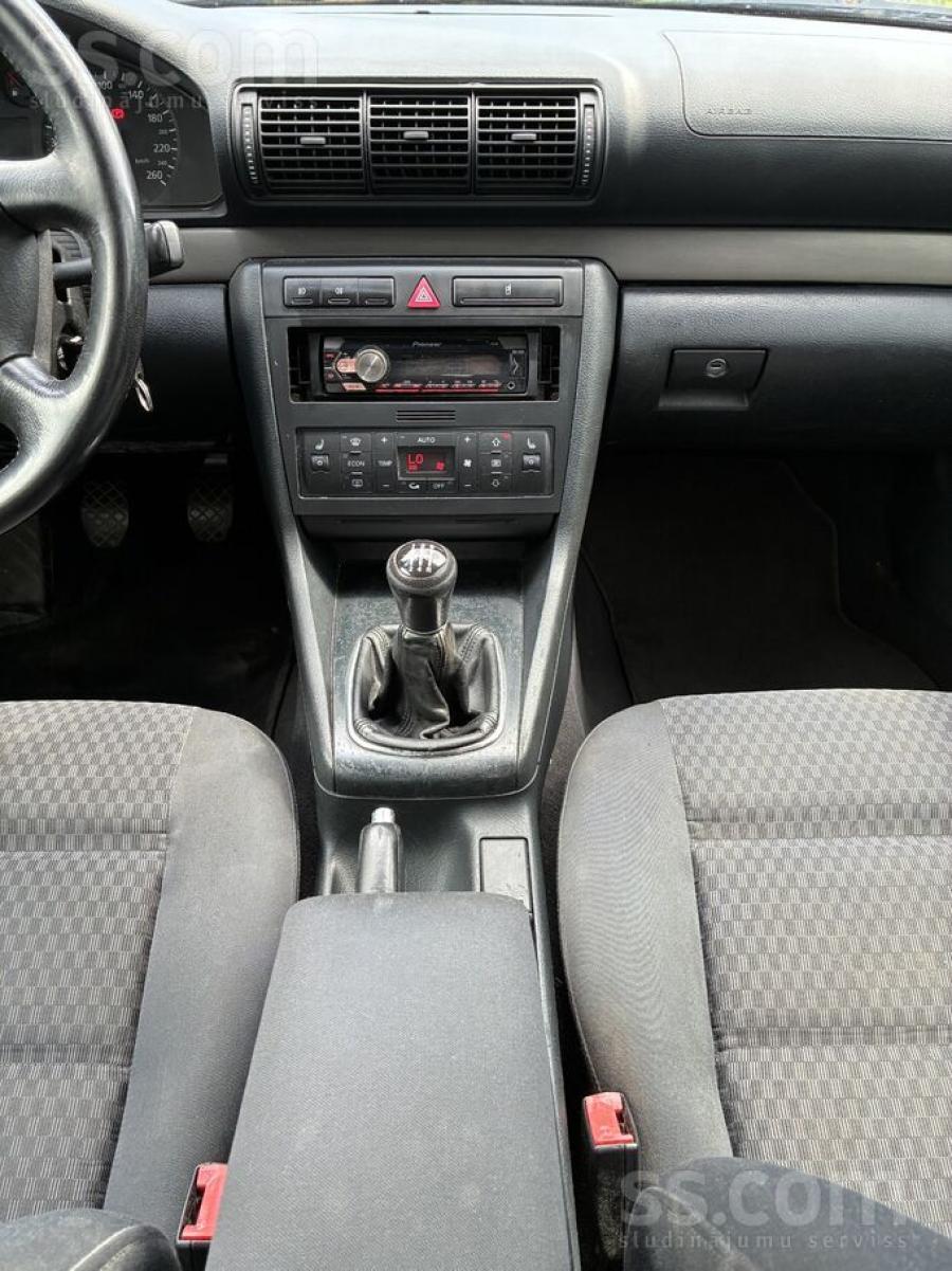 Zils Audi A4 1999 Rīga, ar dzinēja tilpumu 1.90 L un nobraukumu 353 tūkst. km par 2450 €, foto 17 vietnē AUTOMOTO.COM.LV