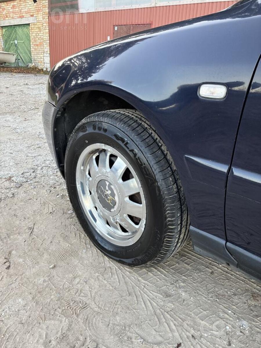 Zils Audi A4 1999 Rīga, ar dzinēja tilpumu 1.90 L un nobraukumu 288 tūkst. km par 2390 €, foto 12 vietnē AUTOMOTO.COM.LV