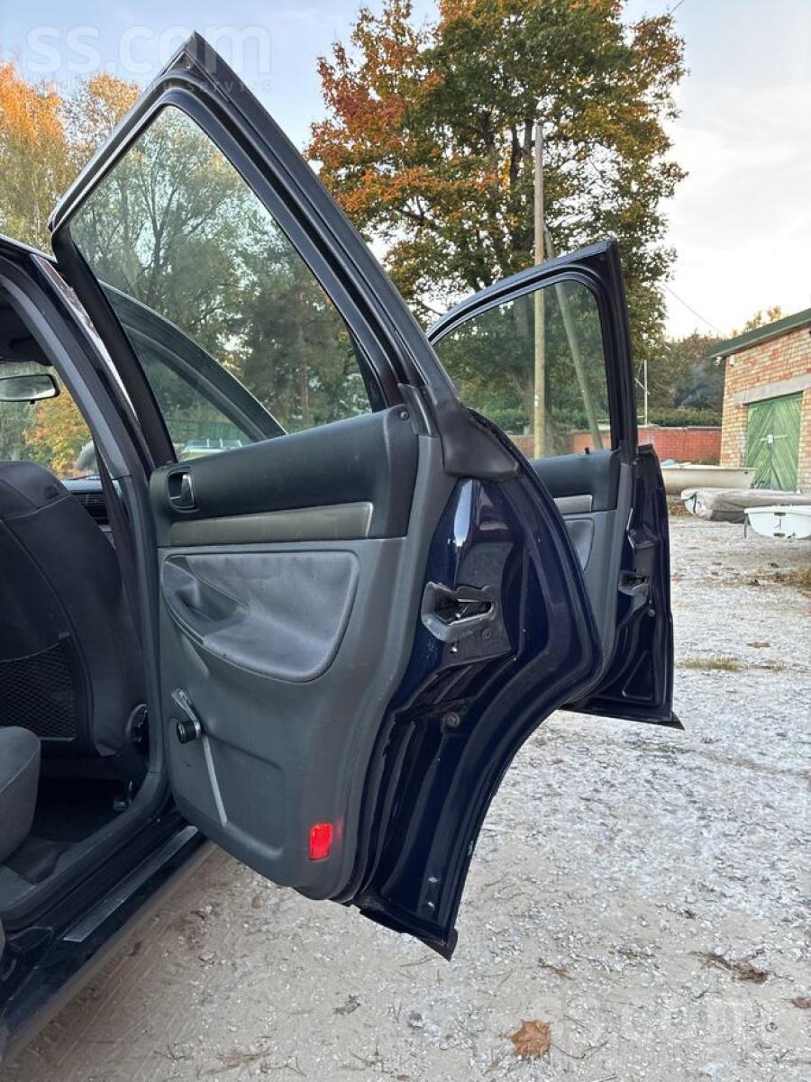 Zils Audi A4 1999 Rīga, ar dzinēja tilpumu 1.90 L un nobraukumu 288 tūkst. km par 2390 €, foto 15 vietnē AUTOMOTO.COM.LV