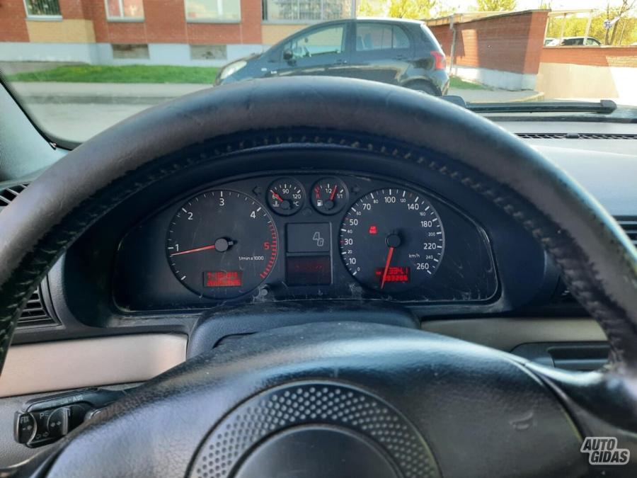 Blue Audi A4 2000 in Klaipeda, with an engine capacity of 1.90 L and mileage of 393 thousand km for 2000 €, photo 12 on AUTOMOTO.COM.LV