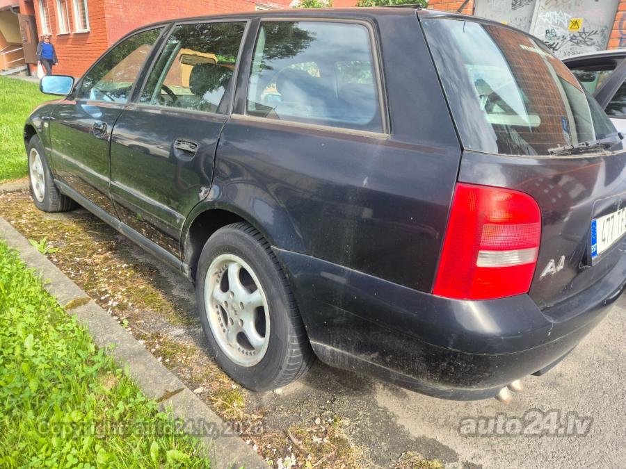 Zils Audi A4 2000 Tallina, ar dzinēja tilpumu 1.90 L un nobraukumu 260 tūkst. km par 399 €, foto 3 vietnē AUTOMOTO.COM.LV