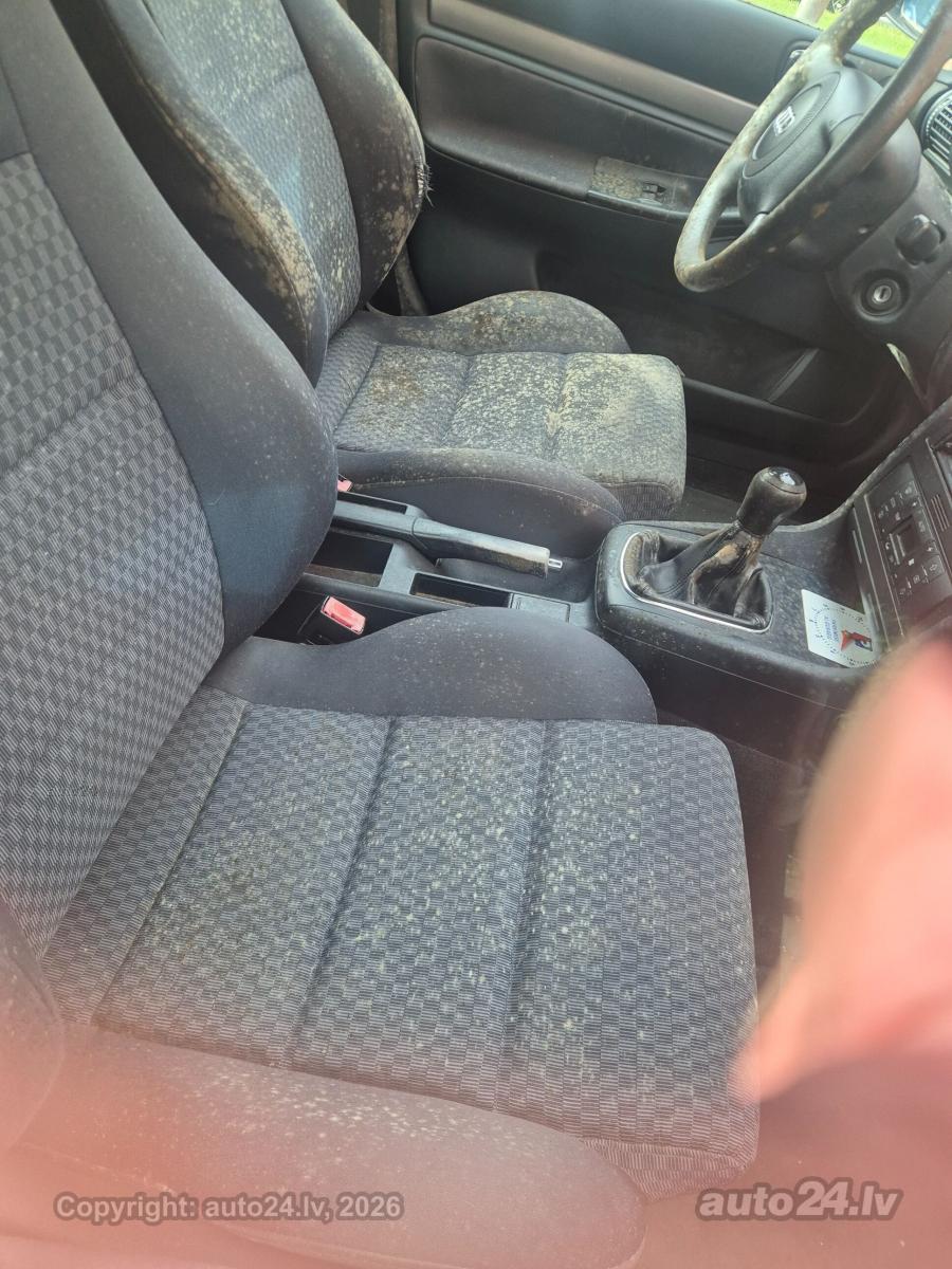 Zils Audi A4 2000 Tallina, ar dzinēja tilpumu 1.90 L un nobraukumu 260 tūkst. km par 399 €, foto 4 vietnē AUTOMOTO.COM.LV