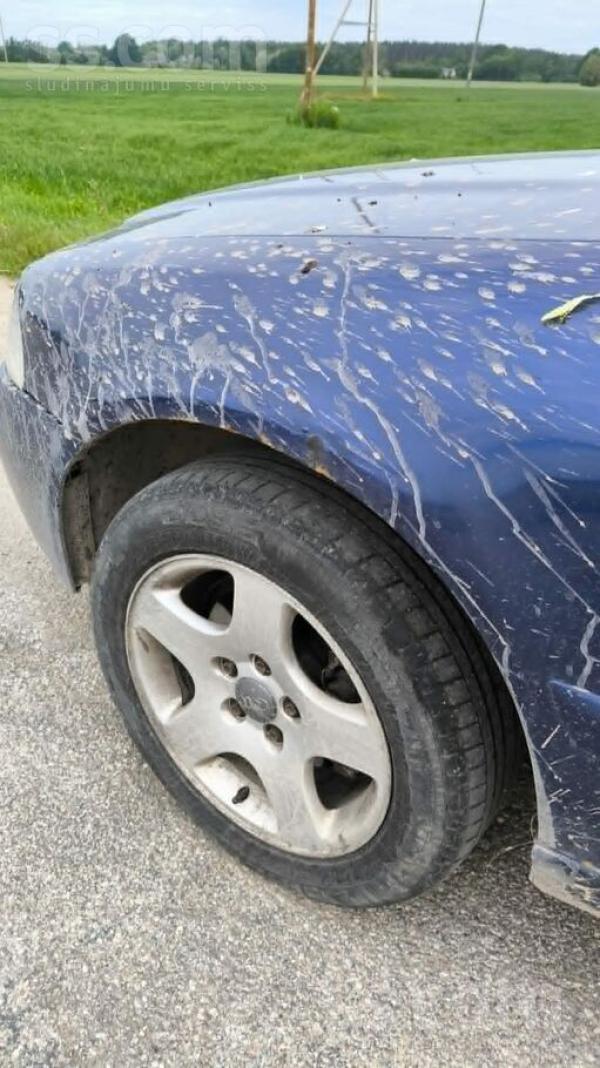 Синий Ауди А4 2000 в Елгава, объемом двигателя 1.90 л и пробегом 500 тыс. км за 950 €, фото 5 на AUTOMOTO.COM.LV