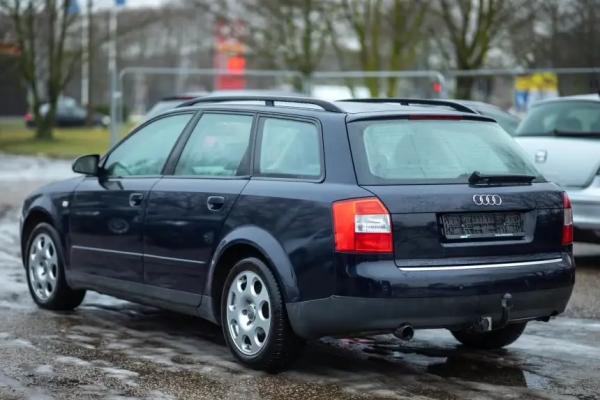 Blue Audi A4 2001 in Liepaja, with an engine capacity of 2.50 L and mileage of 182 thousand km for 2400 €, photo 3 on AUTOMOTO.COM.LV