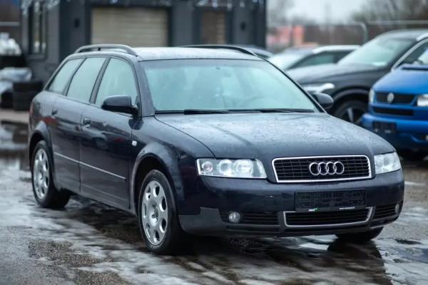 Blue Audi A4 2001 in Liepaja, with an engine capacity of 2.50 L and mileage of 182 thousand km for 2400 €, photo 7 on AUTOMOTO.COM.LV