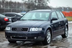 Zils Audi A4 2001 Liepāja, ar dzinēja tilpumu 2.50 L un nobraukumu 182 tūkst. km par 2400 €, foto  vietnē AUTOMOTO.COM.LV